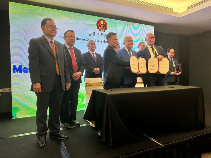 AMBCWA Signing a MOU with the KCGCCI in Kuching, Sarawak - Australia ...